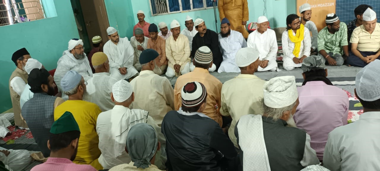 The Sajjada Nashin (spiritual heir)along with the follwers at the time ...